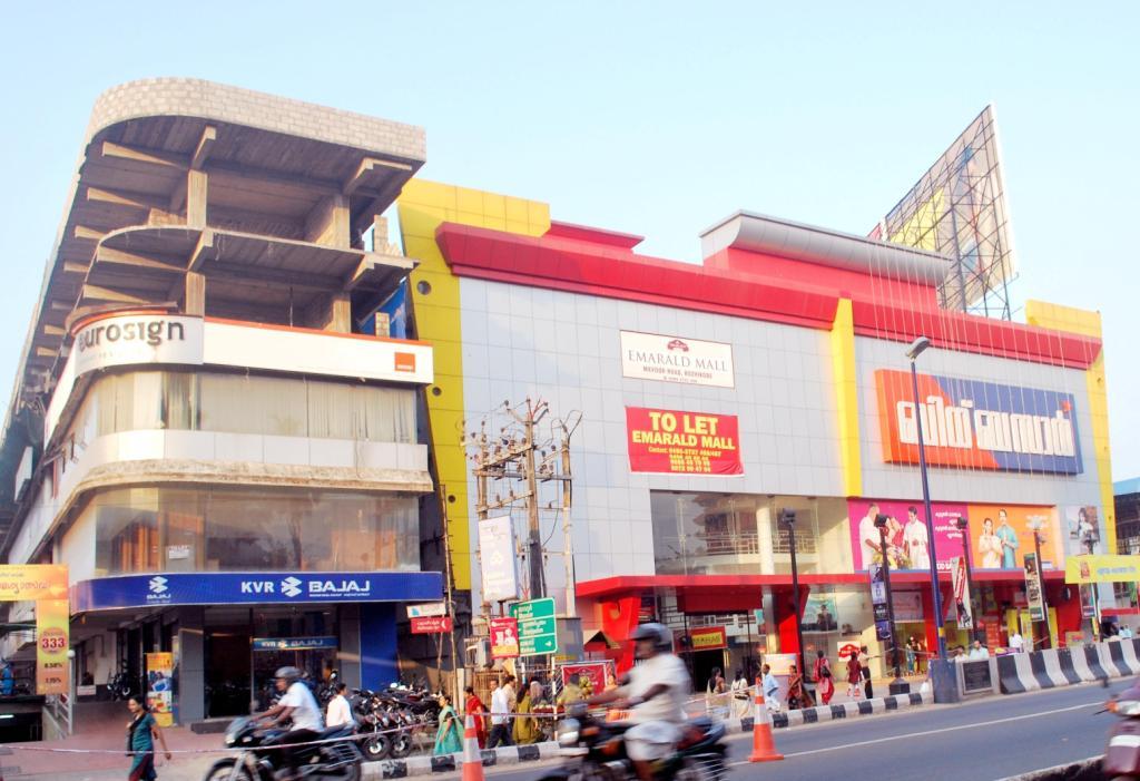SHOW ROOM SPACE CALICUT AVAILABLE AT EMARALD MALL, MAVOOR ROAD CALICUT.